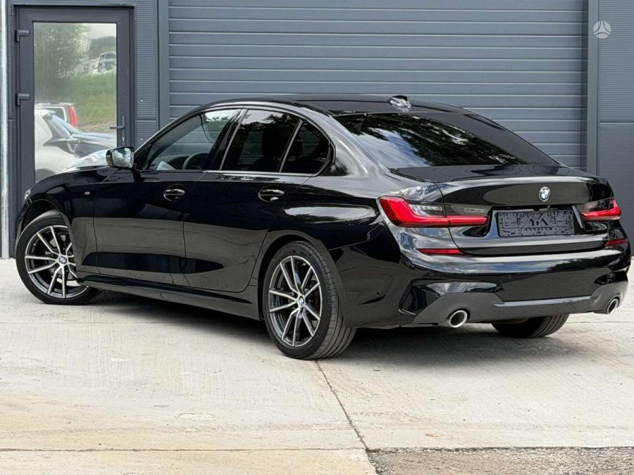 Black BMW 320 2019 in Utena, with an engine capacity of 2.00 L and mileage of 170 thousand km for 20700 €, photo 10 on AUTOMOTO.COM.LV
