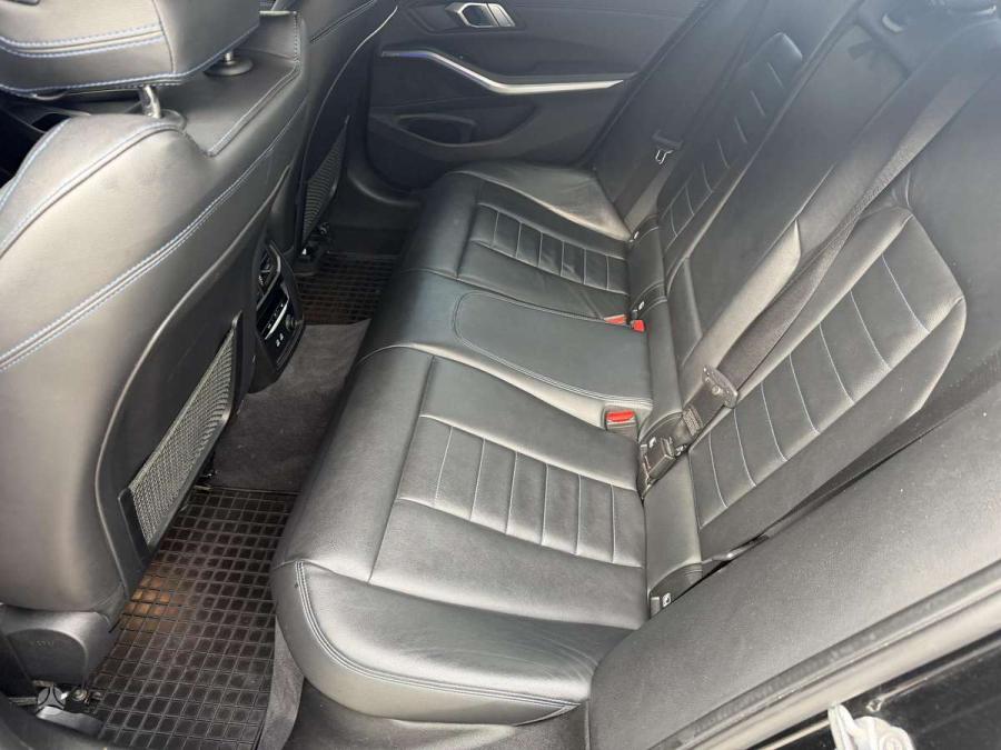 Black BMW 320 2019 in Utena, with an engine capacity of 2.00 L and mileage of 170 thousand km for 20700 €, photo 15 on AUTOMOTO.COM.LV