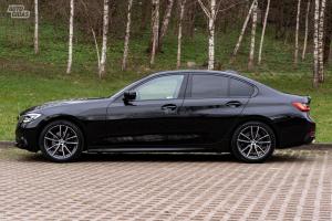 Black BMW 320 2020 in Vilnius, with an engine capacity of 2.00 L and mileage of 86 thousand km for 24500 €, photo 5 on AUTOMOTO.COM.LV