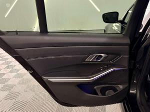 Melns BMW 320 2020 Marijampole, ar dzinēja tilpumu 2.00 L un nobraukumu 286 tūkst. km par 19999 €, foto 17 vietnē AUTOMOTO.COM.LV