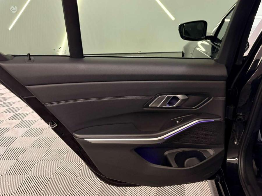 Melns BMW 320 2020 Marijampole, ar dzinēja tilpumu 2.00 L un nobraukumu 286 tūkst. km par 19999 €, foto 17 vietnē AUTOMOTO.COM.LV