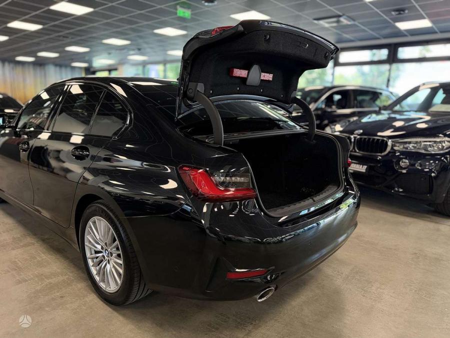 Black BMW 320 2020 in Klaipeda, with an engine capacity of 2.00 L and mileage of 227 thousand km for 20900 €, photo 39 on AUTOMOTO.COM.LV