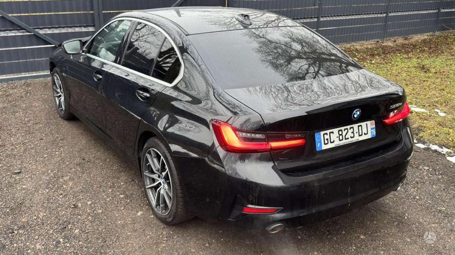 Melns BMW 320 2021 Jonava, ar dzinēja tilpumu 2.00 L un nobraukumu 50 tūkst. km par 16500 €, foto 5 vietnē AUTOMOTO.COM.LV