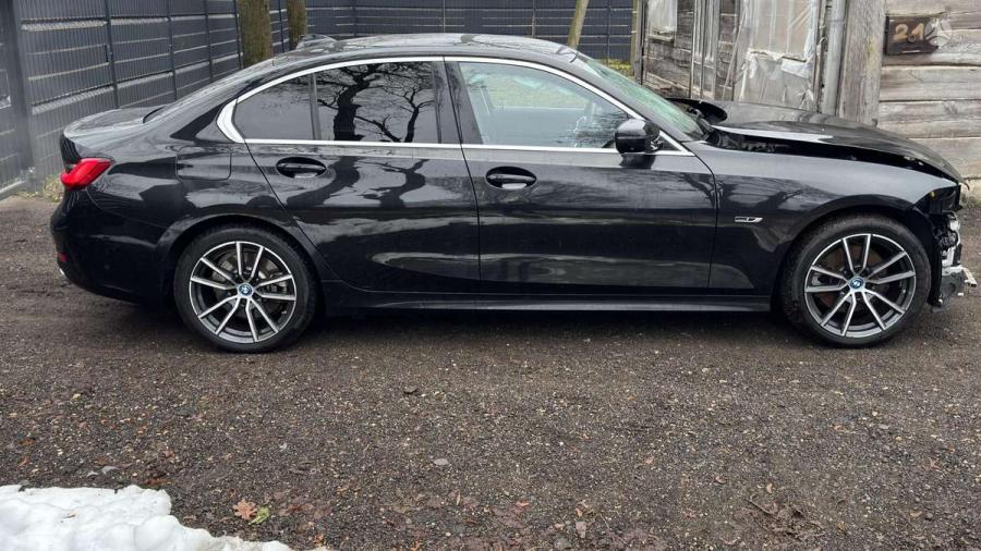Melns BMW 320 2021 Jonava, ar dzinēja tilpumu 2.00 L un nobraukumu 50 tūkst. km par 15999 €, foto 12 vietnē AUTOMOTO.COM.LV