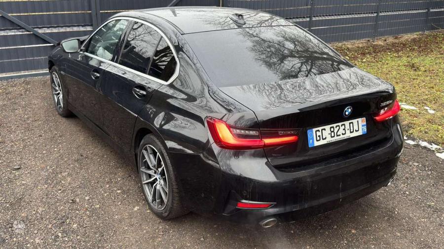 Melns BMW 320 2021 Jonava, ar dzinēja tilpumu 2.00 L un nobraukumu 50 tūkst. km par 15999 €, foto 15 vietnē AUTOMOTO.COM.LV