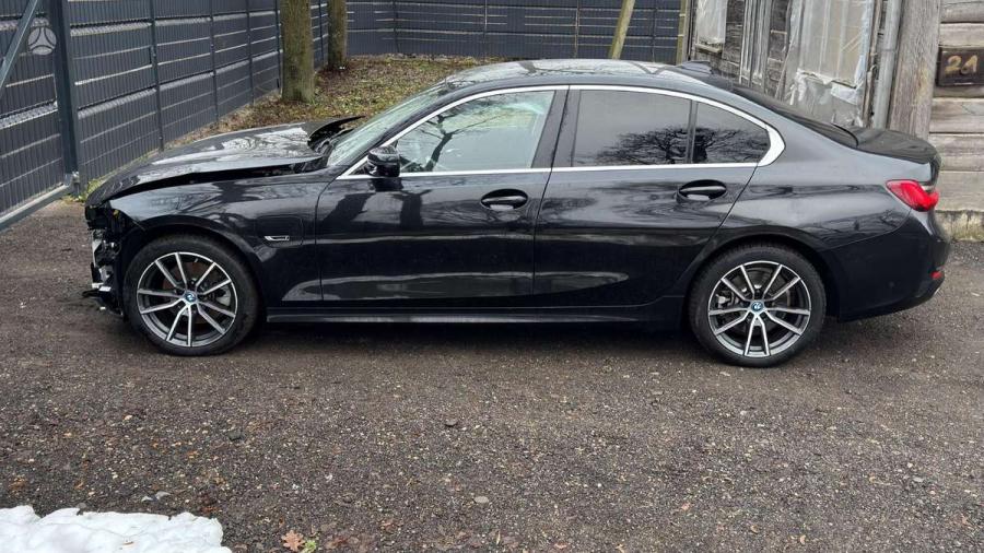 Melns BMW 320 2021 Jonava, ar dzinēja tilpumu 2.00 L un nobraukumu 50 tūkst. km par 16650 €, foto 12 vietnē AUTOMOTO.COM.LV