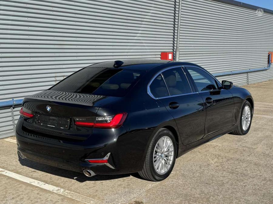 Black BMW 320 2021 in Vilnius, with an engine capacity of 2.00 L and mileage of 178 thousand km for 20500 €, photo 3 on AUTOMOTO.COM.LV
