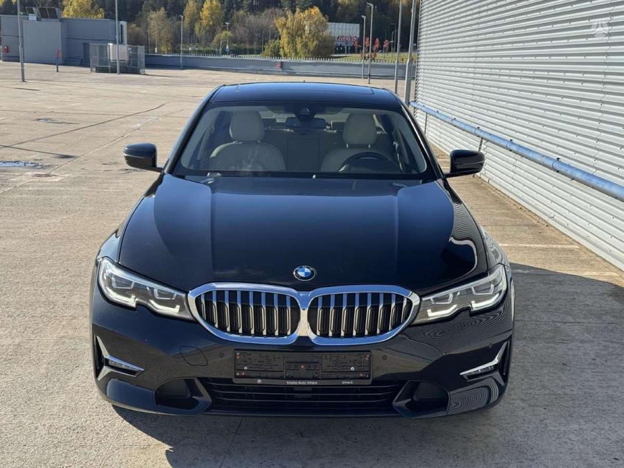 Black BMW 320 2021 in Vilnius, with an engine capacity of 2.00 L and mileage of 178 thousand km for 20500 €, photo 4 on AUTOMOTO.COM.LV