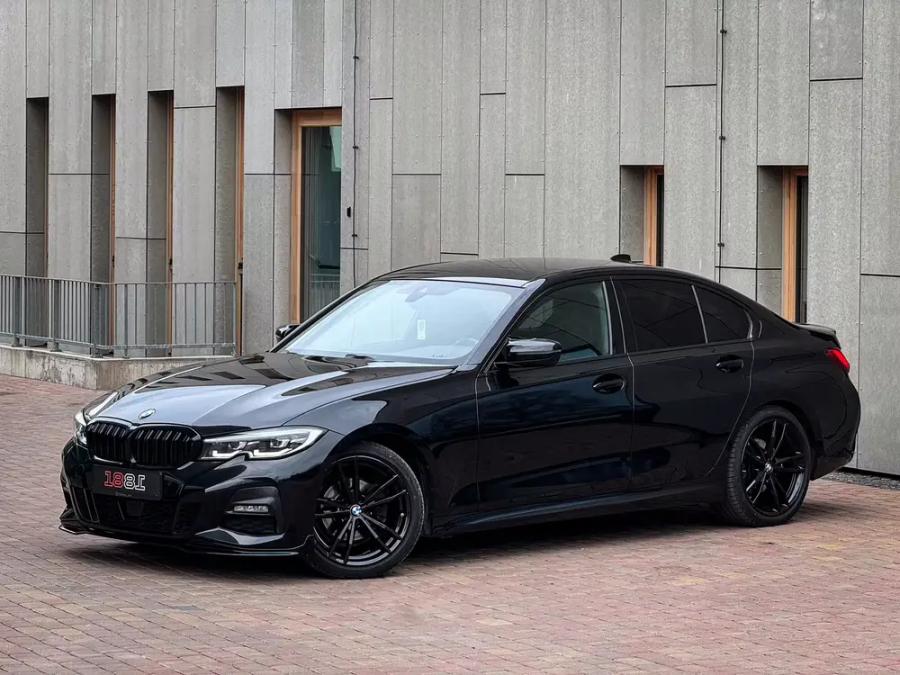 Black BMW 320 2021 in Riga, with an engine capacity of 2.00 L and mileage of 167 thousand km for 20500 €, photo 4 on AUTOMOTO.COM.LV