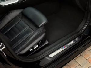 Black BMW 320 2021 in Riga, with an engine capacity of 2.00 L and mileage of 167 thousand km for 20500 €, photo 16 on AUTOMOTO.COM.LV