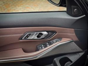Melns BMW 320 2021 Rīga, ar dzinēja tilpumu 2.00 L un nobraukumu 136 tūkst. km par 26200 €, foto 21 vietnē AUTOMOTO.COM.LV