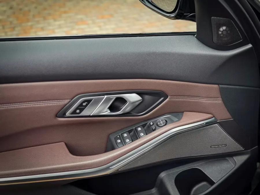 Melns BMW 320 2021 Rīga, ar dzinēja tilpumu 2.00 L un nobraukumu 136 tūkst. km par 26200 €, foto 21 vietnē AUTOMOTO.COM.LV