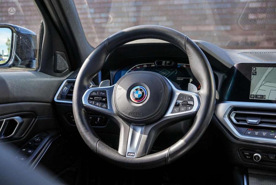 Melns BMW 320 2021 Marijampole, ar dzinēja tilpumu 2.00 L un nobraukumu 229 tūkst. km par 21950 €, foto 14 vietnē AUTOMOTO.COM.LV