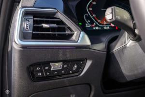 Melns BMW 320 2021 Marijampole, ar dzinēja tilpumu 2.00 L un nobraukumu 229 tūkst. km par 21950 €, foto 26 vietnē AUTOMOTO.COM.LV