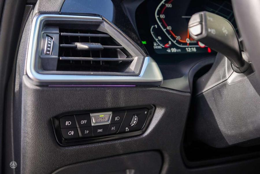 Melns BMW 320 2021 Marijampole, ar dzinēja tilpumu 2.00 L un nobraukumu 229 tūkst. km par 21950 €, foto 26 vietnē AUTOMOTO.COM.LV