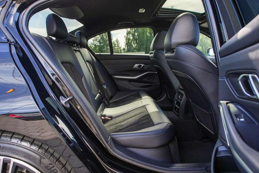 Melns BMW 320 2021 Marijampole, ar dzinēja tilpumu 2.00 L un nobraukumu 229 tūkst. km par 21950 €, foto 33 vietnē AUTOMOTO.COM.LV