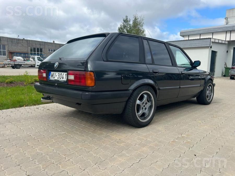 Melns BMW 320 1993 Liepāja, ar dzinēja tilpumu 2.00 L un nobraukumu 312 tūkst. km par 4000 €, foto 4 vietnē AUTOMOTO.COM.LV