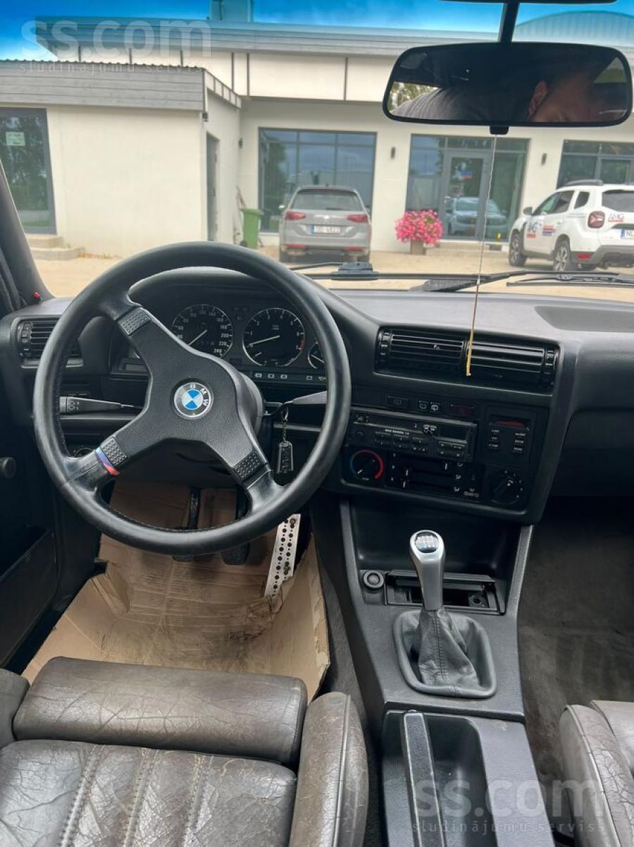 Melns BMW 320 1993 Liepāja, ar dzinēja tilpumu 2.00 L un nobraukumu 312 tūkst. km par 4000 €, foto 8 vietnē AUTOMOTO.COM.LV