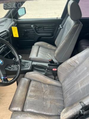 Melns BMW 320 1993 Liepāja, ar dzinēja tilpumu 2.00 L un nobraukumu 312 tūkst. km par 4000 €, foto 9 vietnē AUTOMOTO.COM.LV