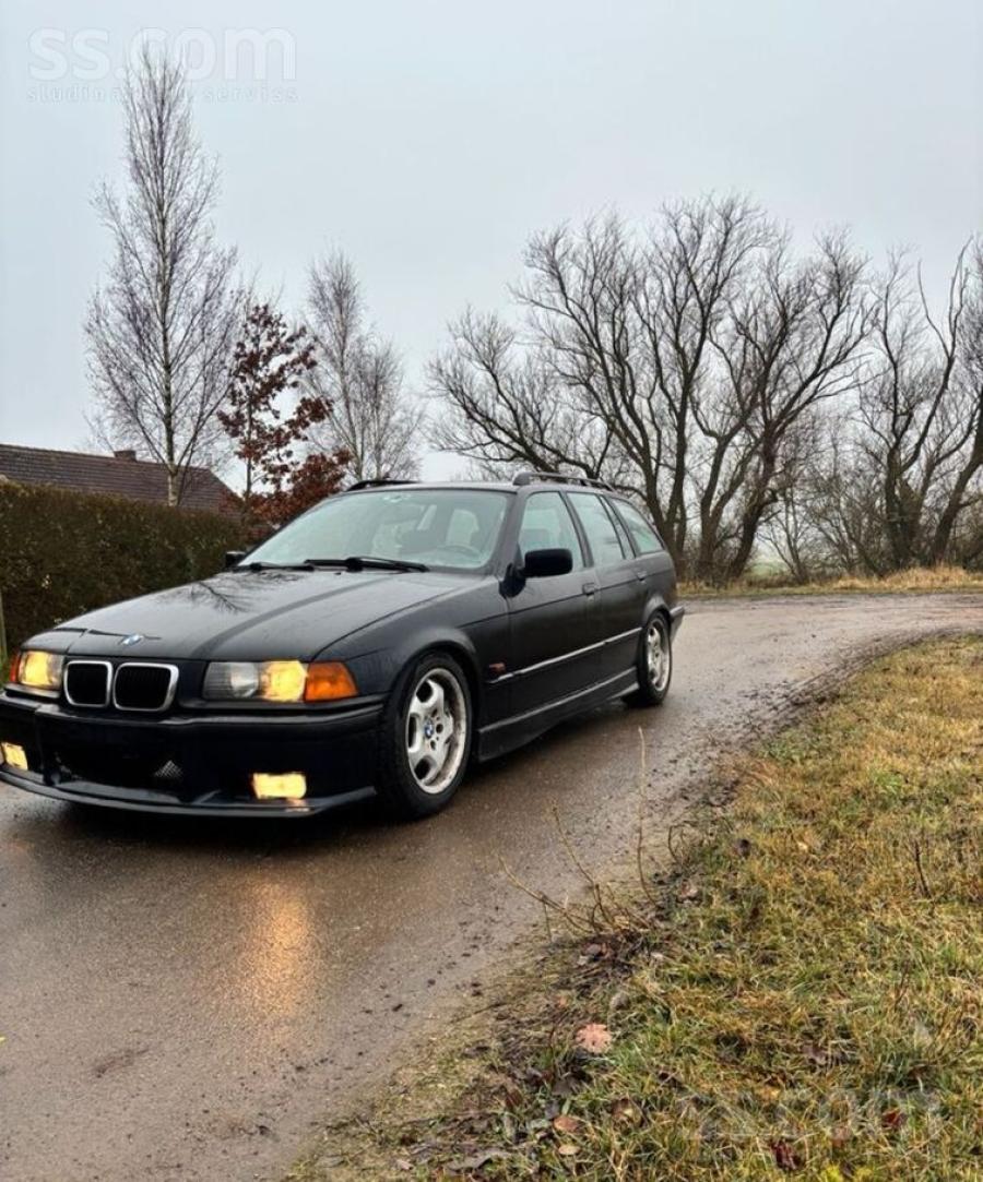 Black BMW 320 1995 in Riga, with an engine capacity of 2.00 L and mileage of 278 thousand km for 2200 €, photo 1 on AUTOMOTO.COM.LV