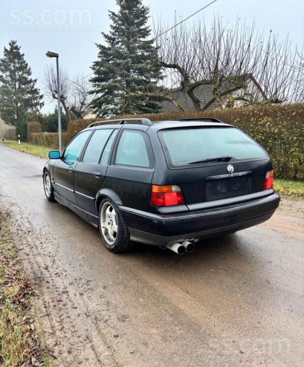 Melns BMW 320 1995 Rīga, ar dzinēja tilpumu 2.00 L un nobraukumu 278 tūkst. km par 2200 €, foto 4 vietnē AUTOMOTO.COM.LV