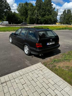 Melns BMW 320 1995 Rīga, ar dzinēja tilpumu 2.00 L un nobraukumu 282 tūkst. km par 3750 €, foto 6 vietnē AUTOMOTO.COM.LV