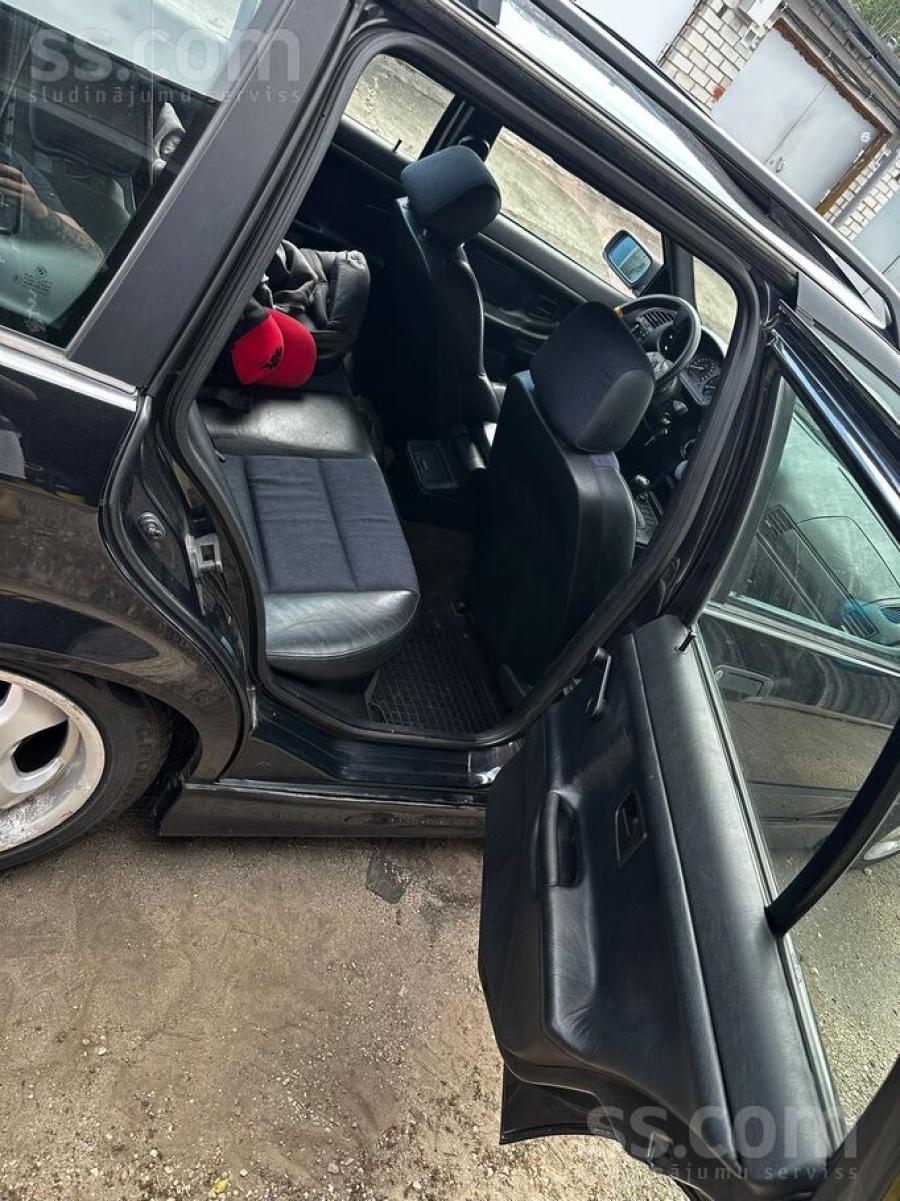 Melns BMW 320 1995 Rīga, ar dzinēja tilpumu 2.00 L un nobraukumu 282 tūkst. km par 3750 €, foto 7 vietnē AUTOMOTO.COM.LV