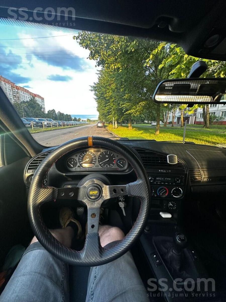Melns BMW 320 1995 Rīga, ar dzinēja tilpumu 2.00 L un nobraukumu 282 tūkst. km par 3750 €, foto 19 vietnē AUTOMOTO.COM.LV