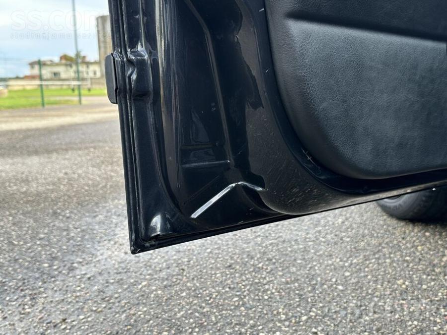 Melns BMW 320 1996 Valmiera, ar dzinēja tilpumu 2.00 L un nobraukumu 297 tūkst. km par 4900 €, foto 13 vietnē AUTOMOTO.COM.LV
