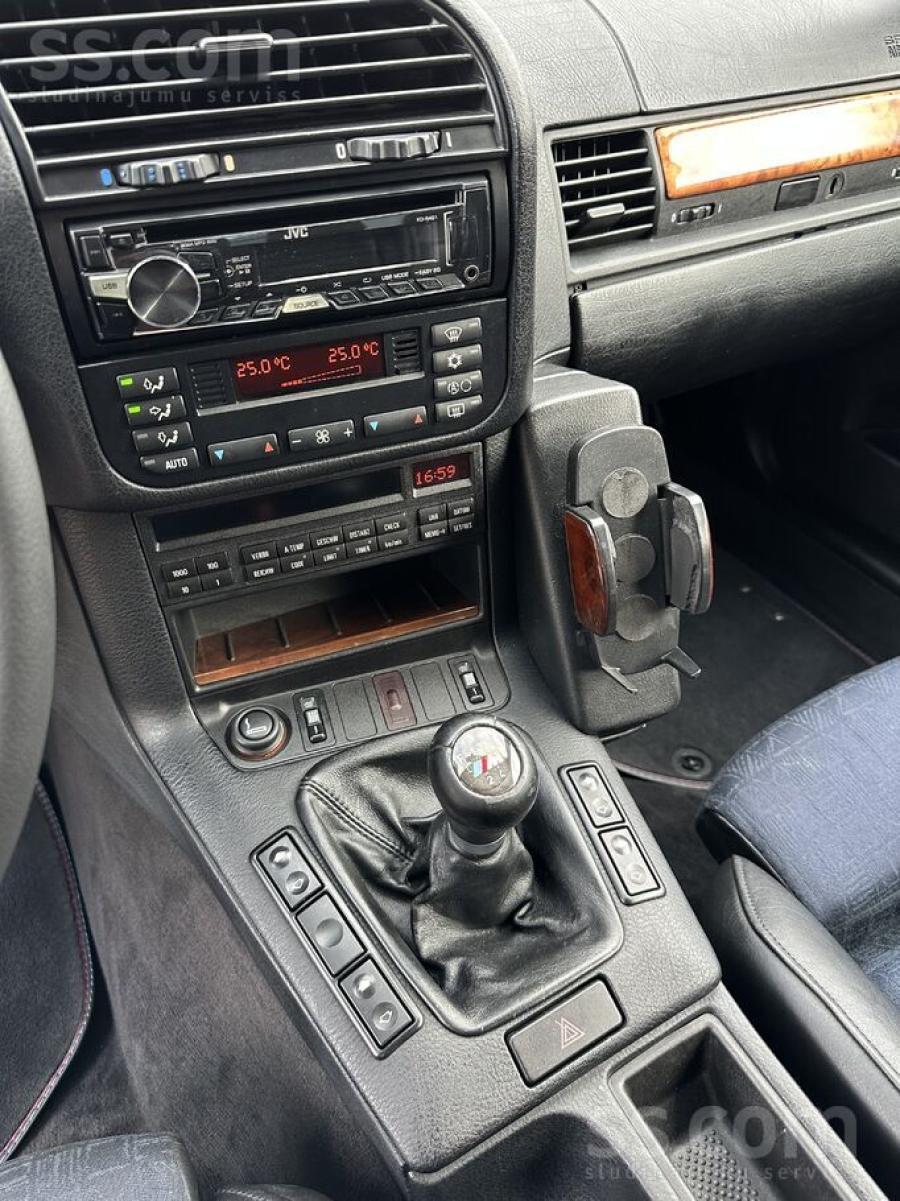 Melns BMW 320 1996 Valmiera, ar dzinēja tilpumu 2.00 L un nobraukumu 297 tūkst. km par 4900 €, foto 23 vietnē AUTOMOTO.COM.LV