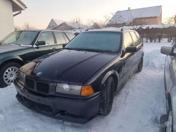 Melns BMW 320 1998 Kretinga, ar dzinēja tilpumu 2.00 L un nobraukumu 220 tūkst. km par 1600 €, foto 1 vietnē AUTOMOTO.COM.LV
