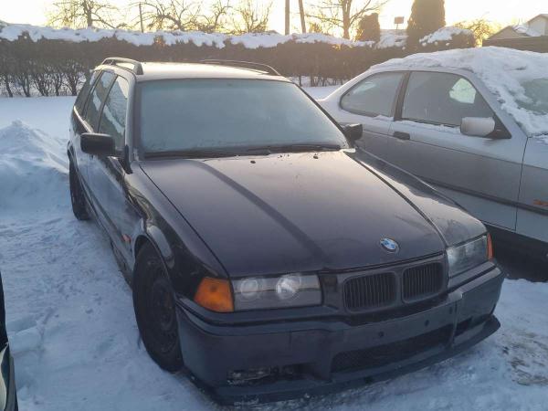 Melns BMW 320 1998 Kretinga, ar dzinēja tilpumu 2.00 L un nobraukumu 220 tūkst. km par 1600 €, foto 2 vietnē AUTOMOTO.COM.LV