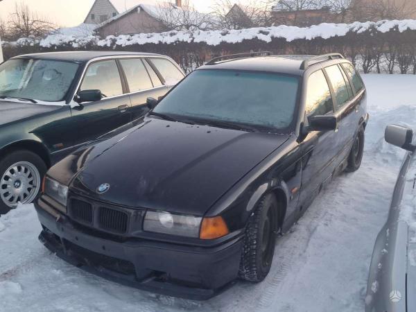 Melns BMW 320 1998 Kretinga, ar dzinēja tilpumu 2.00 L un nobraukumu 220 tūkst. km par 1600 €, foto 3 vietnē AUTOMOTO.COM.LV