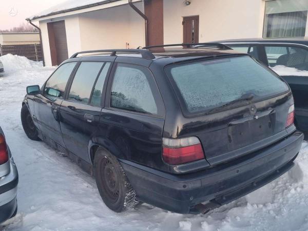 Melns BMW 320 1998 Kretinga, ar dzinēja tilpumu 2.00 L un nobraukumu 220 tūkst. km par 1600 €, foto 4 vietnē AUTOMOTO.COM.LV