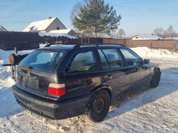 Melns BMW 320 1998 Kretinga, ar dzinēja tilpumu 2.00 L un nobraukumu 220 tūkst. km par 1600 €, foto 6 vietnē AUTOMOTO.COM.LV