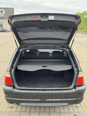 Black BMW 320 2002 in Riga, with an engine capacity of 2.00 L and mileage of 322 thousand km for 4200 €, photo 17 on AUTOMOTO.COM.LV