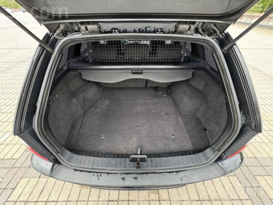 Black BMW 320 2002 in Riga, with an engine capacity of 2.00 L and mileage of 322 thousand km for 4200 €, photo 18 on AUTOMOTO.COM.LV