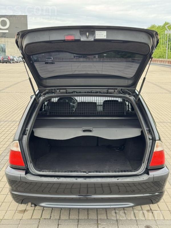 Black BMW 320 2002 in Riga, with an engine capacity of 2.00 L and mileage of 322 thousand km for 3900 €, photo 10 on AUTOMOTO.COM.LV