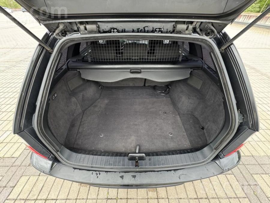 Black BMW 320 2002 in Riga, with an engine capacity of 2.00 L and mileage of 322 thousand km for 4200 €, photo 18 on AUTOMOTO.COM.LV