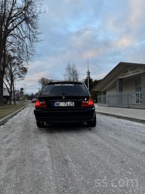 Black BMW 320 2002 in Riga, with an engine capacity of 3.00 L and mileage of 371 thousand km for 4100 €, photo 4 on AUTOMOTO.COM.LV