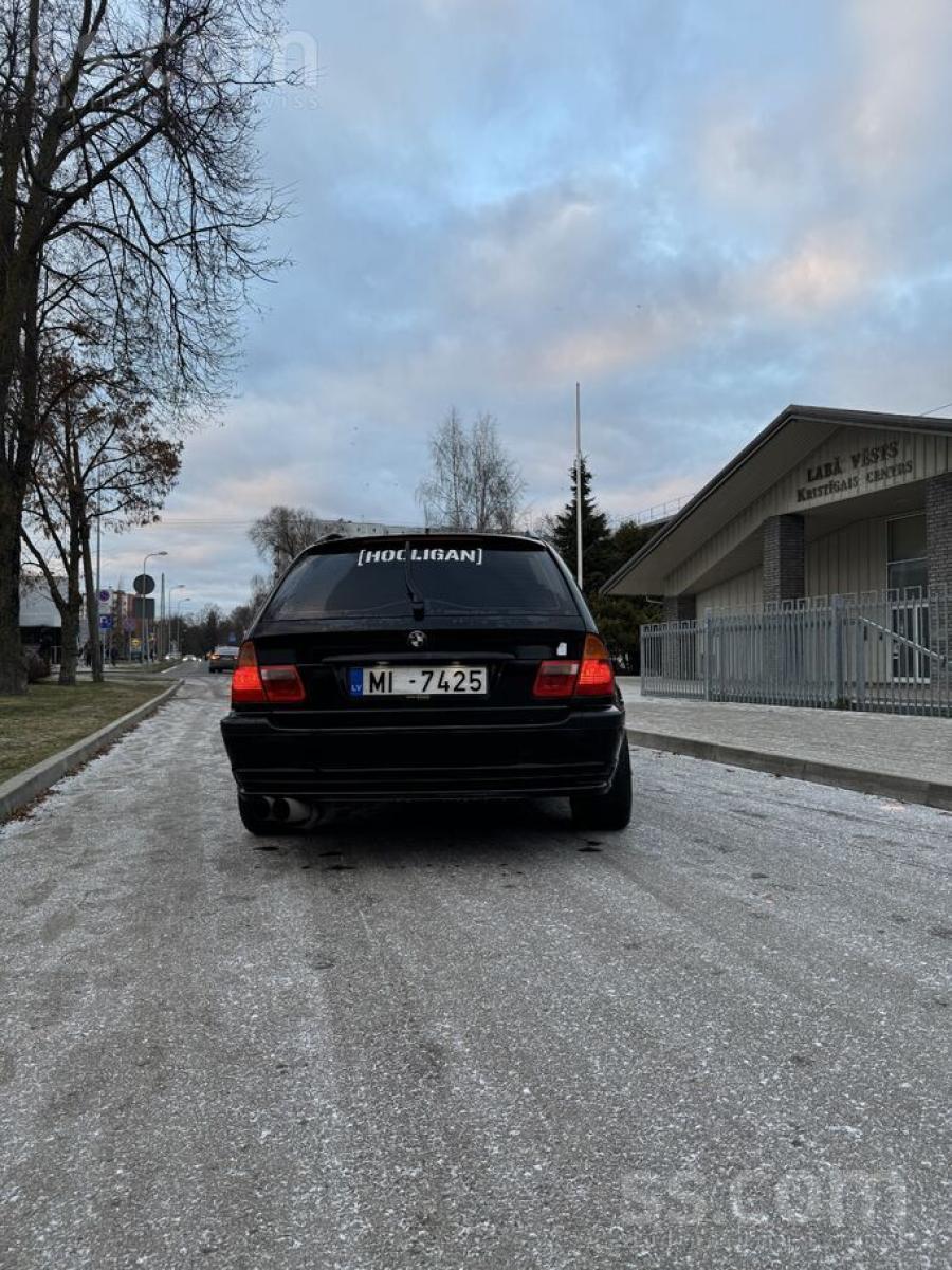 Black BMW 320 2002 in Riga, with an engine capacity of 3.00 L and mileage of 371 thousand km for 4100 €, photo 4 on AUTOMOTO.COM.LV