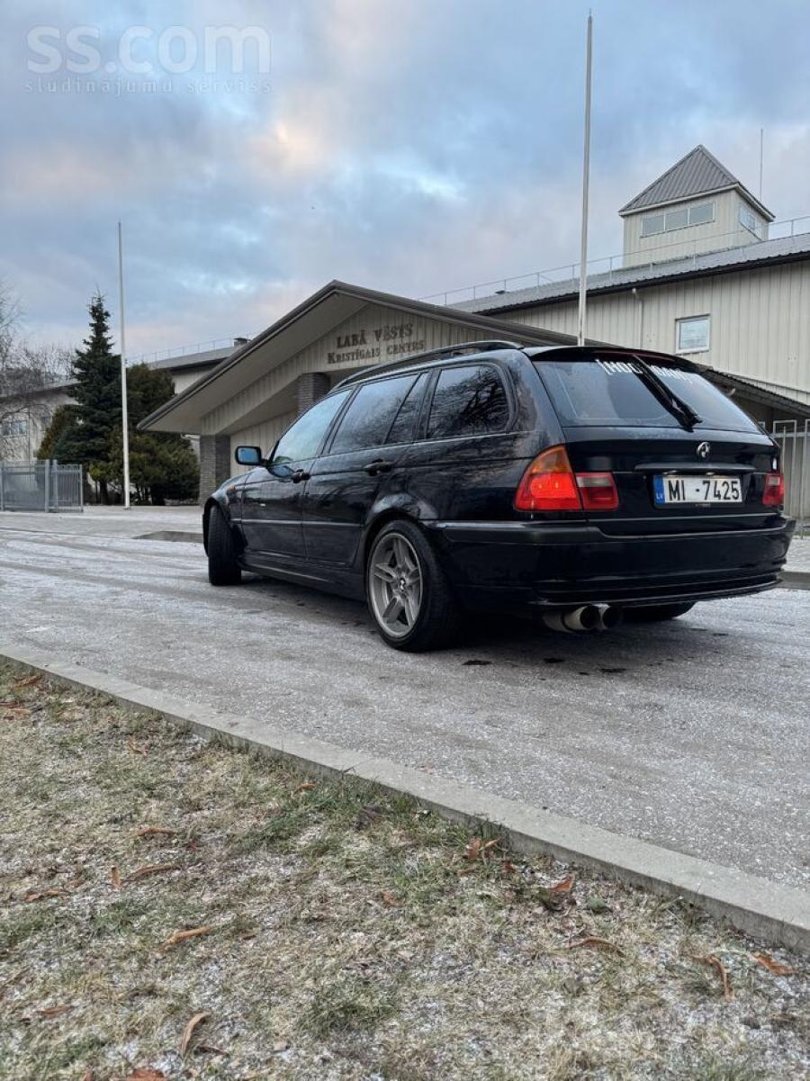 Black BMW 320 2002 in Riga, with an engine capacity of 3.00 L and mileage of 371 thousand km for 4100 €, photo 5 on AUTOMOTO.COM.LV