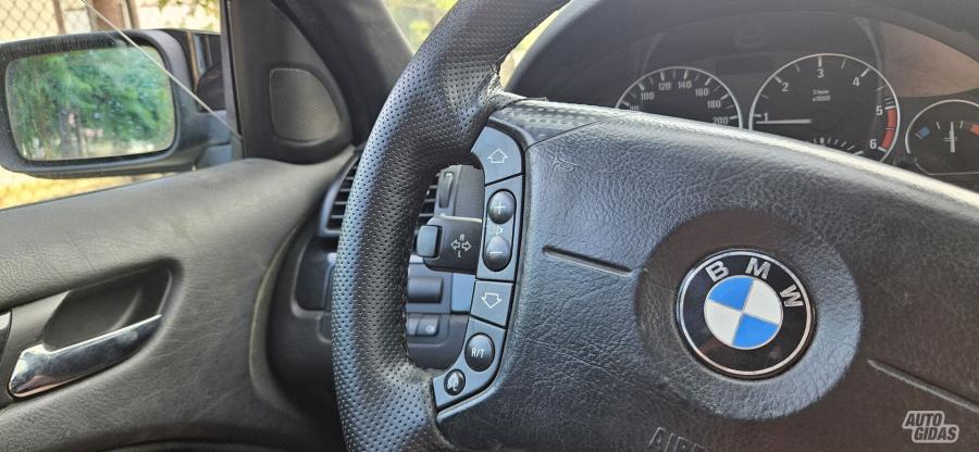 Melns BMW 320 2002 Viļņa, ar dzinēja tilpumu 2.00 L un nobraukumu 373 tūkst. km par 1450 €, foto 16 vietnē AUTOMOTO.COM.LV