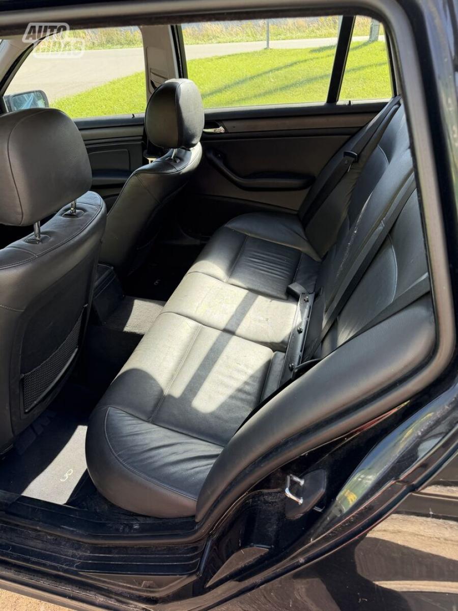 Melns BMW 320 2002 Kauņa, ar dzinēja tilpumu 2.00 L un nobraukumu 321 tūkst. km par 1300 €, foto 12 vietnē AUTOMOTO.COM.LV