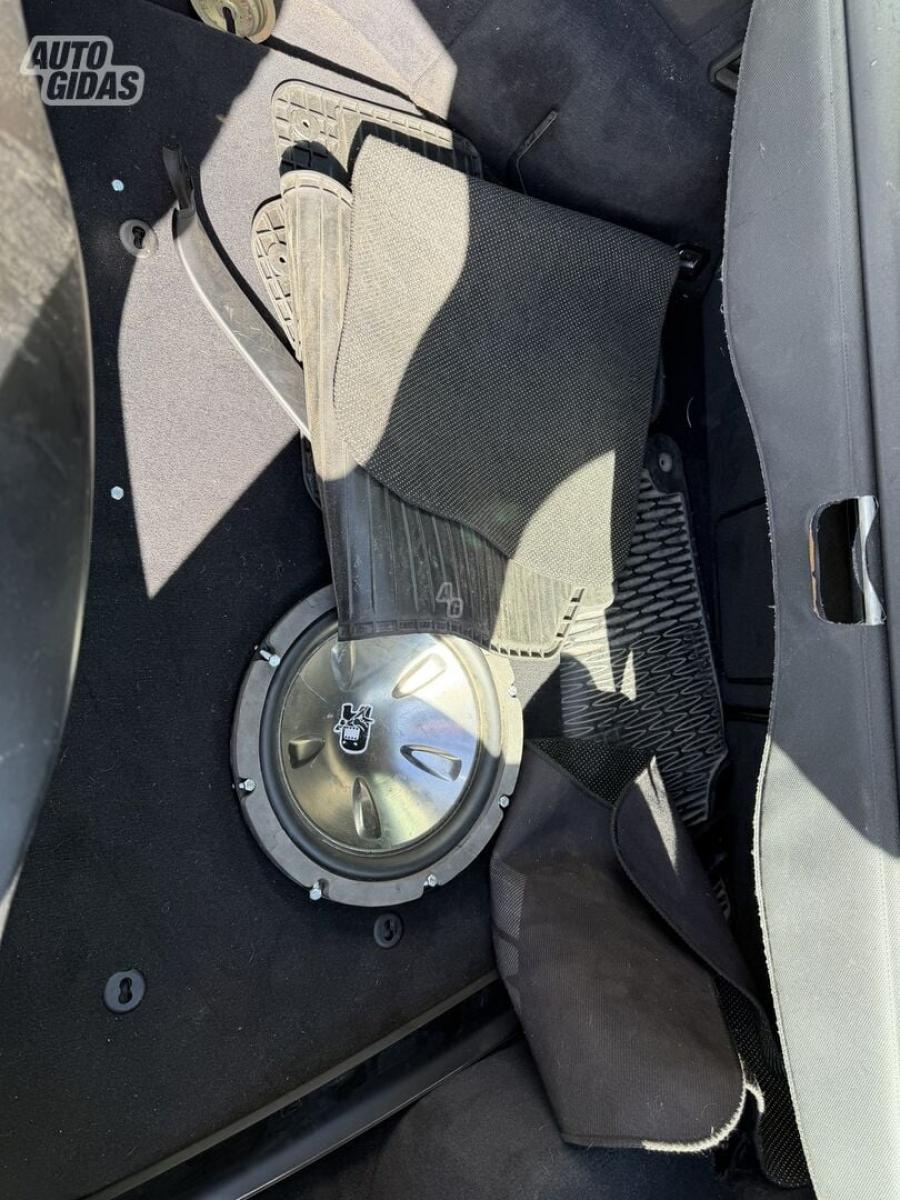 Melns BMW 320 2002 Kauņa, ar dzinēja tilpumu 2.00 L un nobraukumu 321 tūkst. km par 1300 €, foto 13 vietnē AUTOMOTO.COM.LV