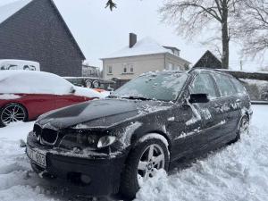 Melns BMW 320 2003 Kelmė, ar dzinēja tilpumu 2.00 L un nobraukumu 330 tūkst. km par 1050 €, foto 2 vietnē AUTOMOTO.COM.LV
