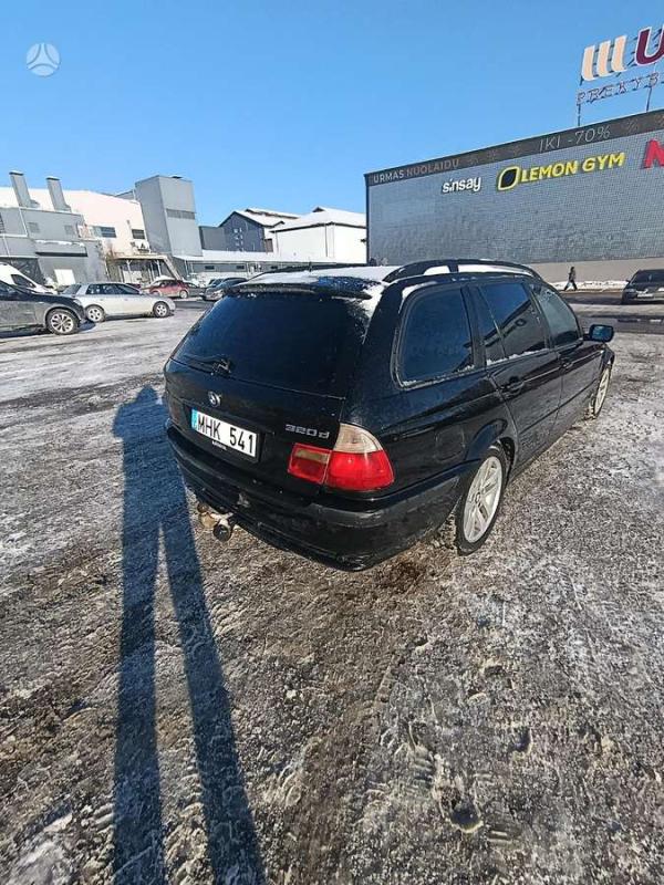Melns BMW 320 2003 Kauņa, ar dzinēja tilpumu 2.00 L un nobraukumu 350 tūkst. km par 1300 €, foto 4 vietnē AUTOMOTO.COM.LV