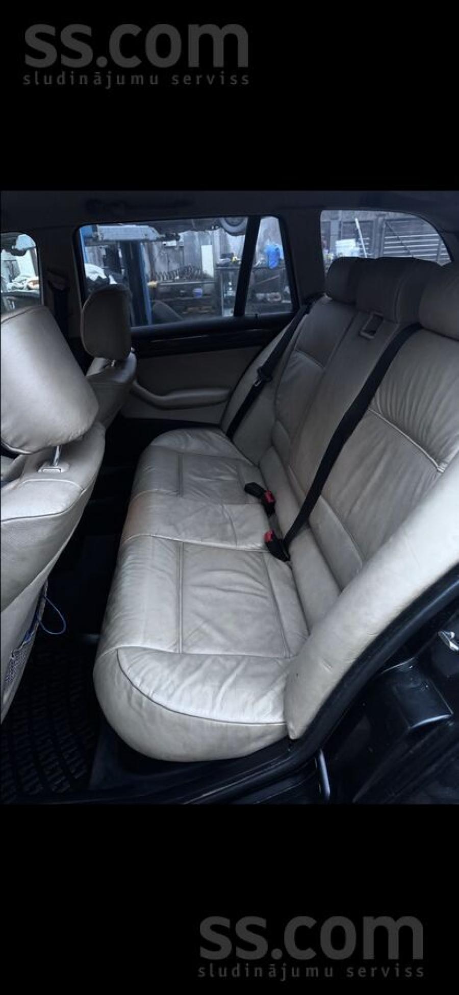 Black BMW 320 2003 in Riga, with an engine capacity of 2.00 L and mileage of 376 thousand km for 1800 €, photo 5 on AUTOMOTO.COM.LV