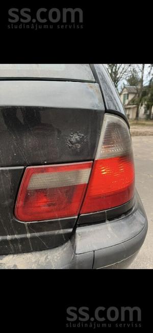 Black BMW 320 2003 in Riga, with an engine capacity of 2.00 L and mileage of 376 thousand km for 1800 €, photo 6 on AUTOMOTO.COM.LV