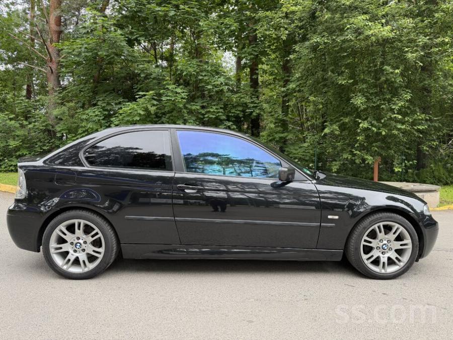 Black BMW 320 2003 in Riga, with an engine capacity of 2.00 L and mileage of 203 thousand km for 3200 €, photo 6 on AUTOMOTO.COM.LV